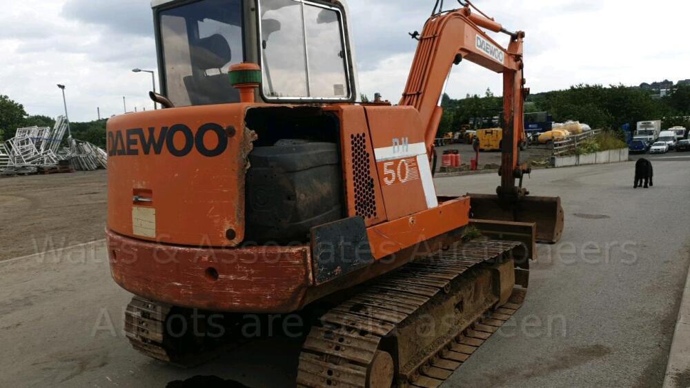 DAEWOO DH50 steel tracked excavator S/n: 6734 with bucket, blade ...