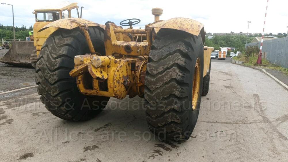 CATERPILLAR DW15 scraper tractor (s/n 45C653) with rear winches ...