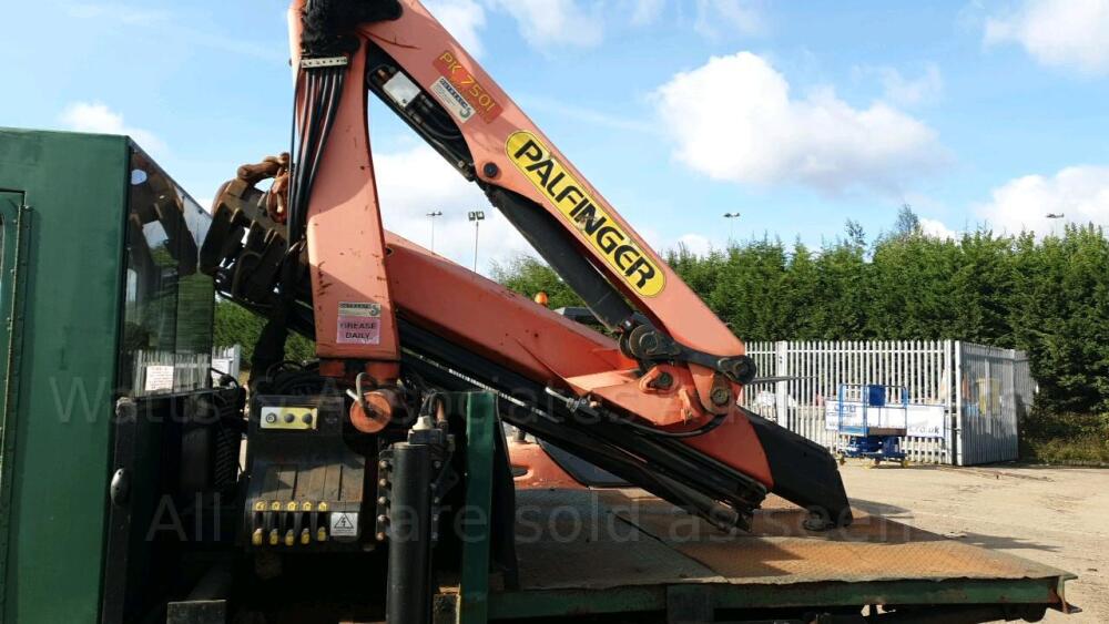 BOMBARDIER Muskeg Carrier tracked tool carrier with PALFINGER PK750 ...