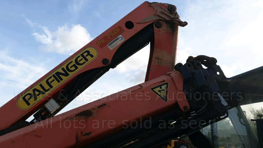 BOMBARDIER Muskeg Carrier tracked tool carrier with PALFINGER PK750 ...