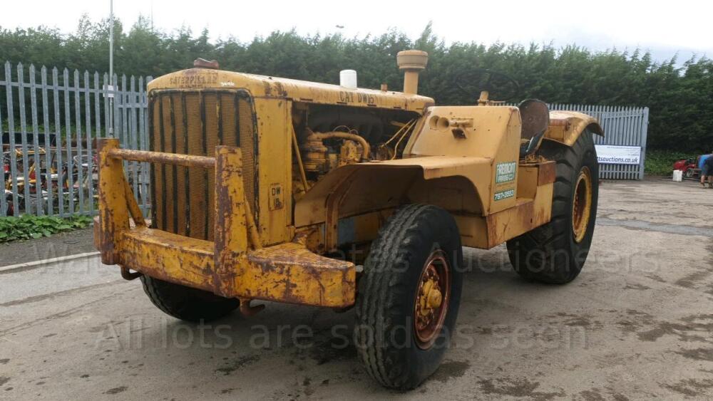 CATERPILLAR DW15 scraper tractor (s/n 45C653) with rear winches ...