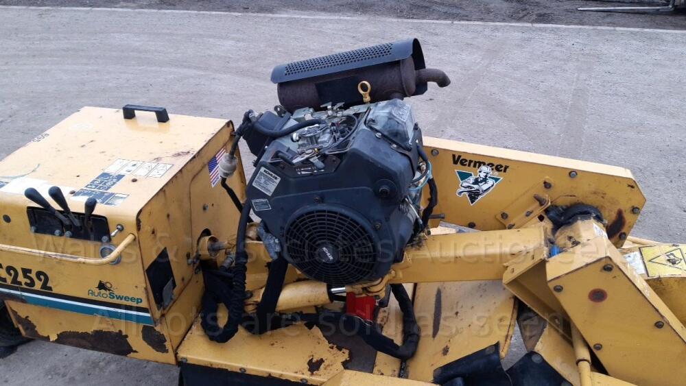 2004 VERMEER SC252 Auto sweep petrol driven stump grinder (s/n ...