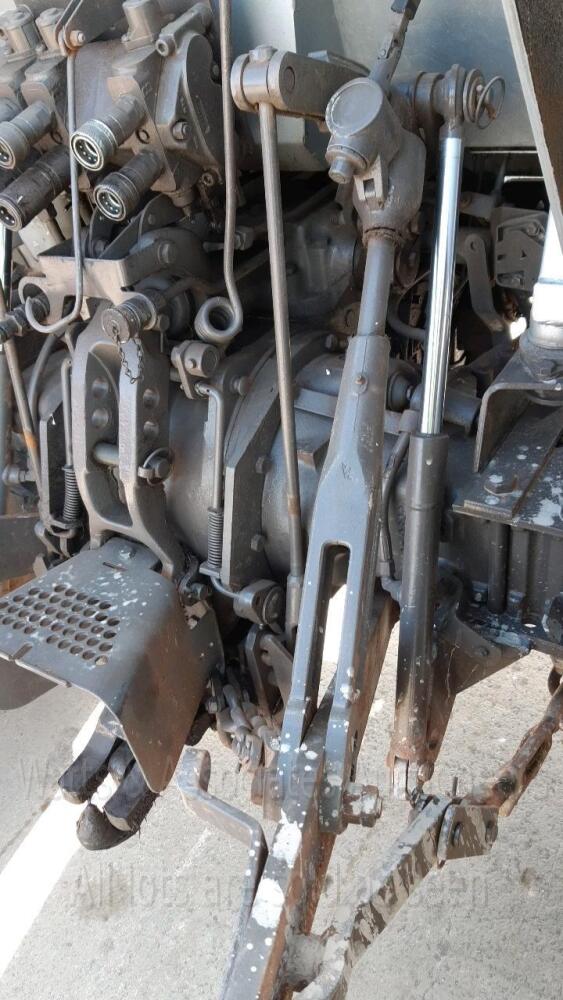 MASSEY FERGUSON 390 4wd tractor c/w manual shuttle gearbox, 3 x spool ...