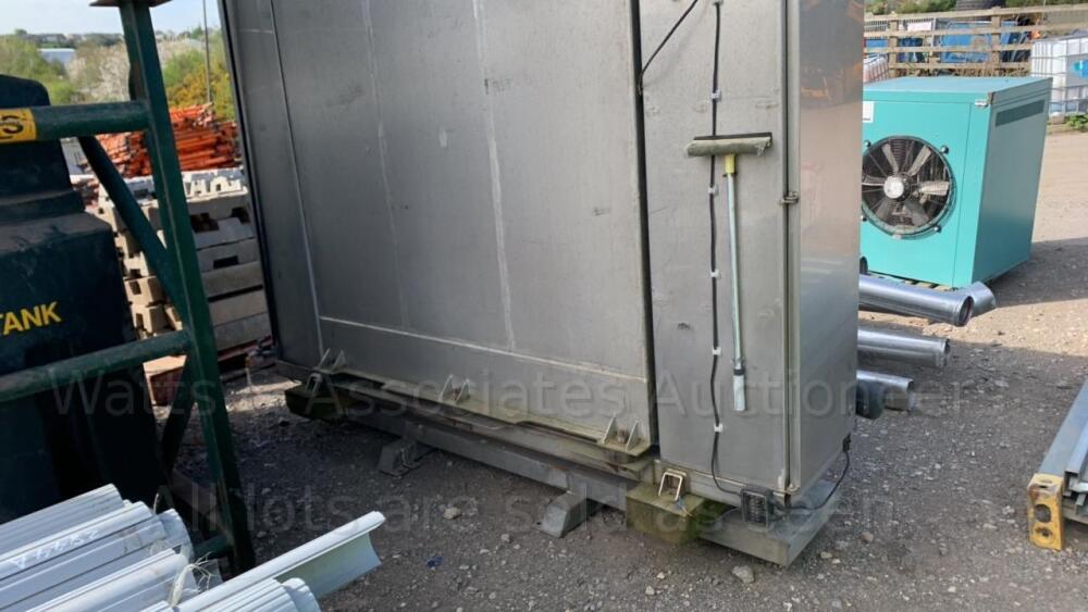 Stainless steel truck rear mounted locker box c/w built in 600 litres ...