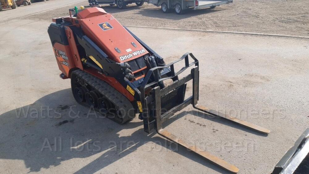 2018 DITCH WITCH SK600 skid steer loader c/w KUBOTA 3 cylinder diesel ...