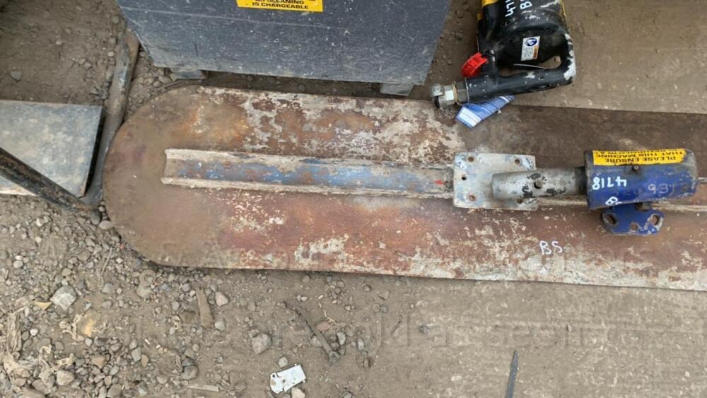 Manual concrete float head | Day 3 Carlton Timed Sale (Attachments ...
