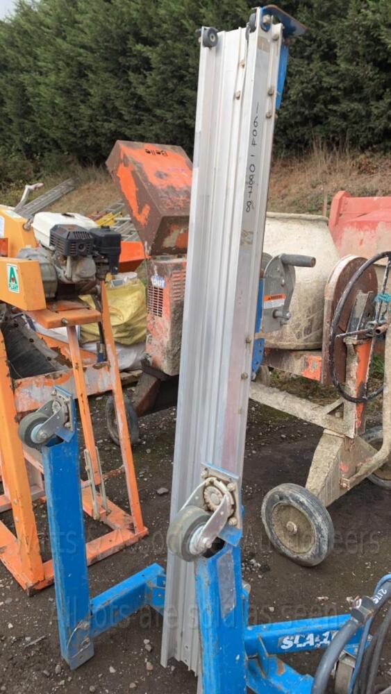 GENIE SLA10 material hoist | Day 3 Carlton Timed Sale (Attachments ...
