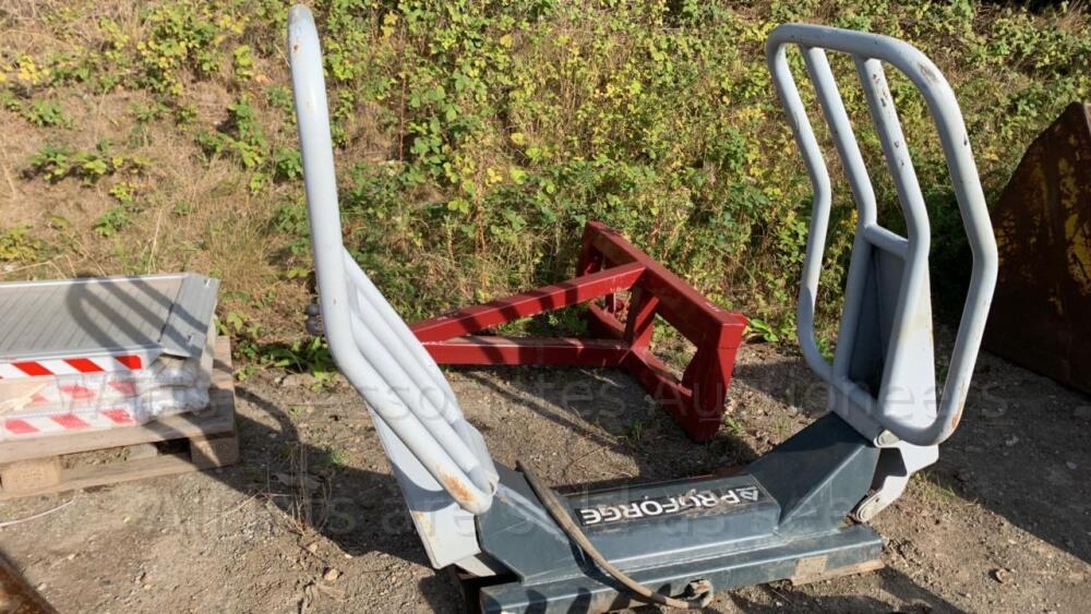 PRO FORCE bale grab to suit BOBCAT | Day 3 Carlton Timed Sale ...