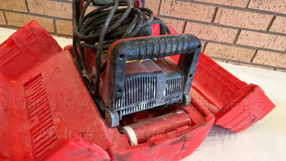 HILTI DCSE20 110v wall chaser c/w case | Day 2 Carlton Timed Sale (Main ...