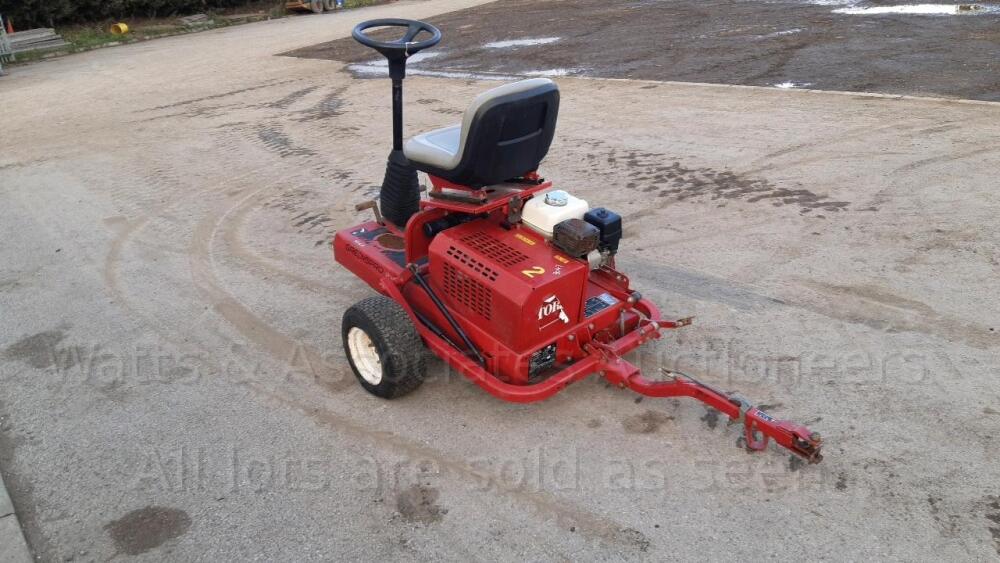 2014 TORO GREENSPRO 1240 petrol driven greens roller c/w transport kit ...