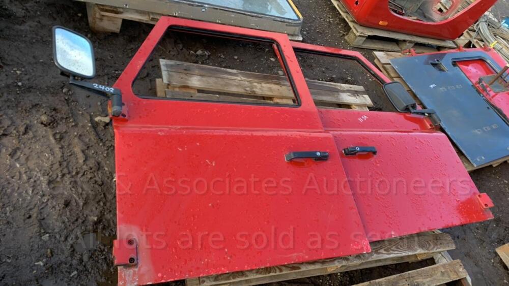 2 x LAND ROVER doors | Day 3 Carlton Timed Sale (Attachments, Builders ...