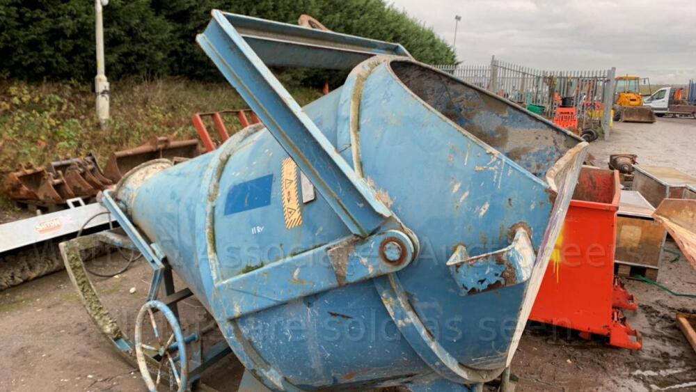CONQUIP concrete crane skip (2000 litres capacity) | Day 3 Carlton ...