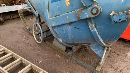 CONQUIP concrete crane skip (2000 litres capacity) | Day 3 Carlton ...