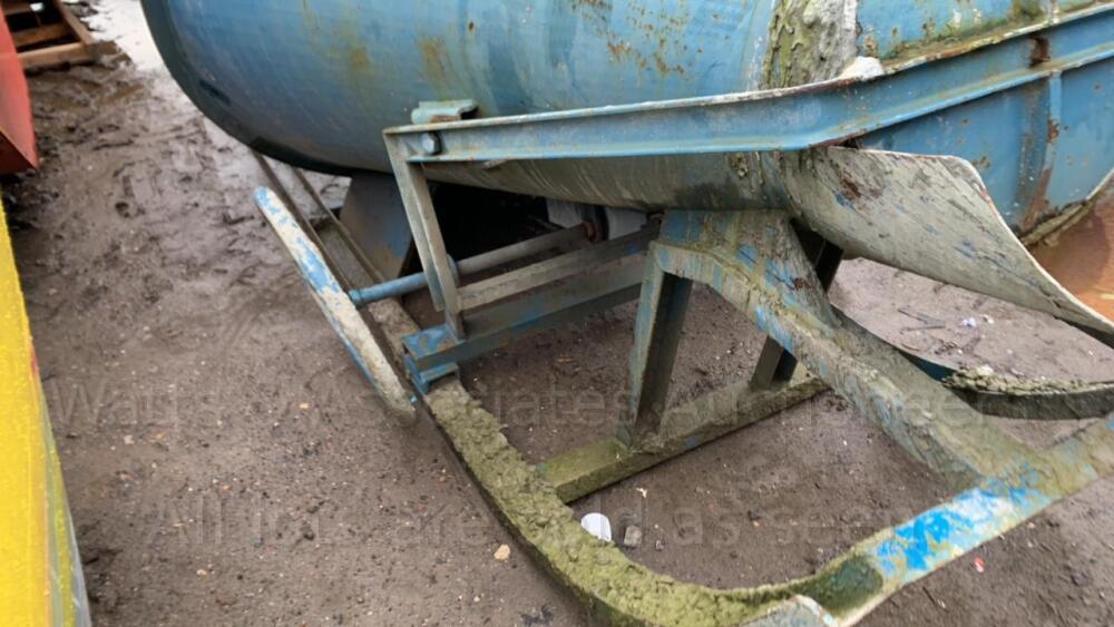 CONQUIP concrete crane skip (2000 litres capacity) | Day 3 Carlton ...