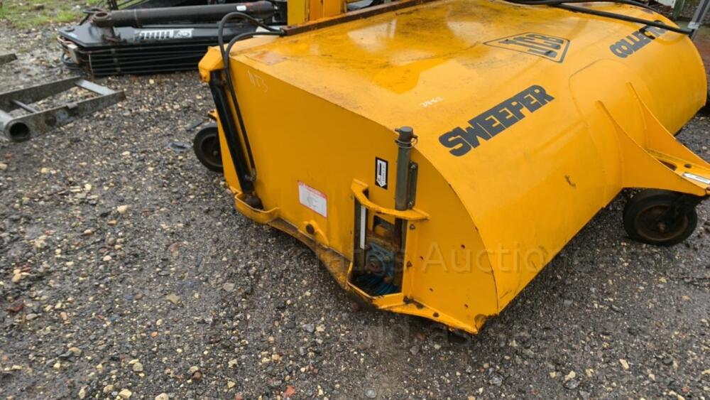 JCB sweeper/collector | Day 3 Carlton Timed Sale (Attachments, Builders ...