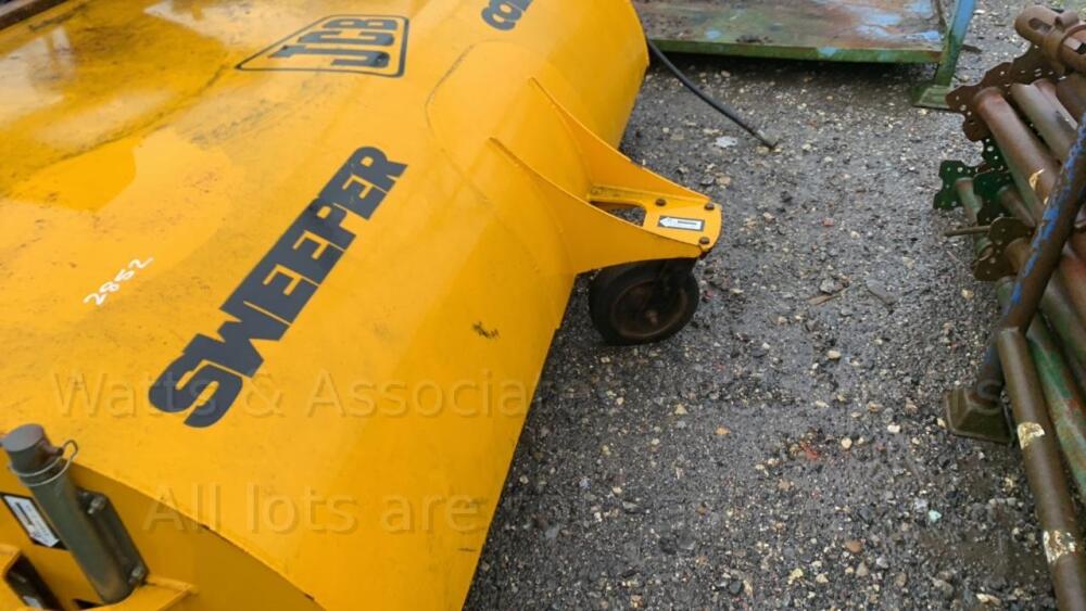JCB sweeper/collector | Day 3 Carlton Timed Sale (Attachments, Builders ...