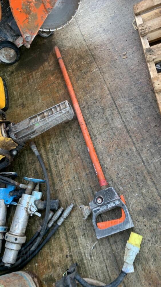 Pneumatic soil pick | Day 3 Carlton Timed Sale (Attachments, Builders ...