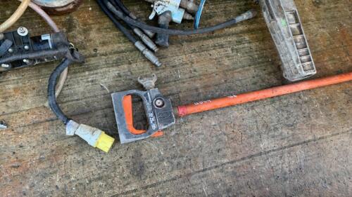 Pneumatic soil pick | Day 3 Carlton Timed Sale (Attachments, Builders ...