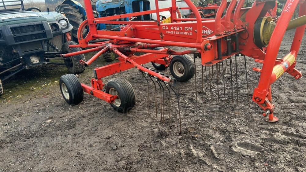 KUHN GA4121 MASTER DRIVE single rotor grass rake c/w PTO shaft | Day 1 ...