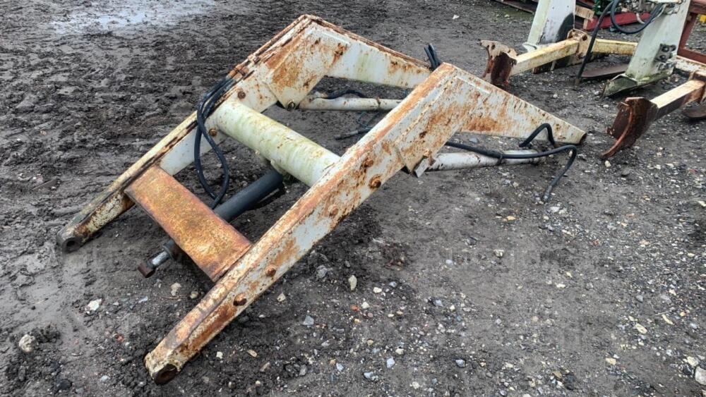 DAVID BROWN power loader c/w bucket, pallet forks, muck forks, nose ...