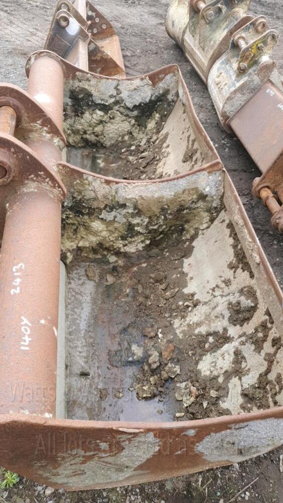 70'' ditching bucket (65mm pins) | Day 3 Carlton Timed Sale ...