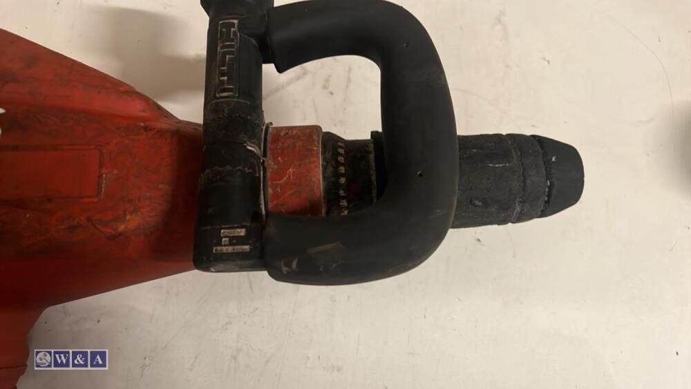 HILTI TE700 AVR 110v breaker | Day 2 Carlton Timed Sale (Main building ...