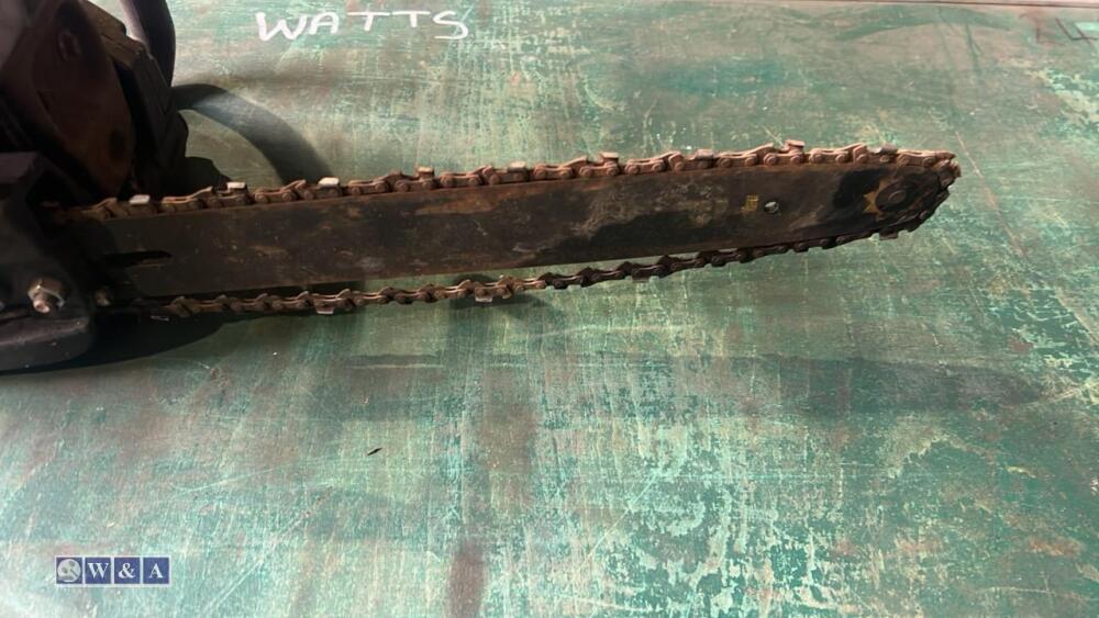 McCULLOCH 335 petrol chainsaw | Day 3 Carlton Timed Sale (Attachments ...