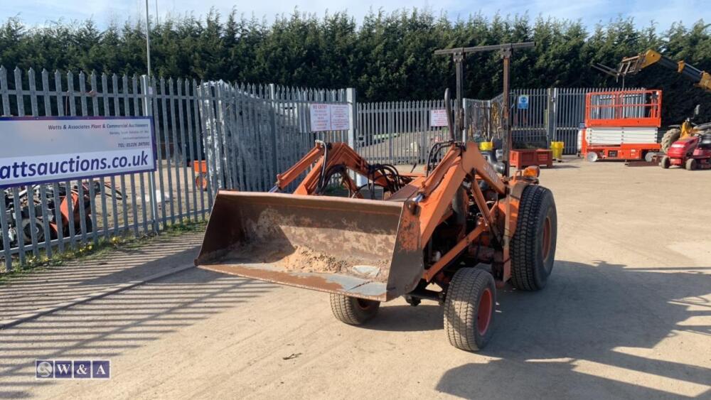 KUBOTA B8200 4wd compact tractor (A586 VTU) c/w loader & bucket, 3 ...