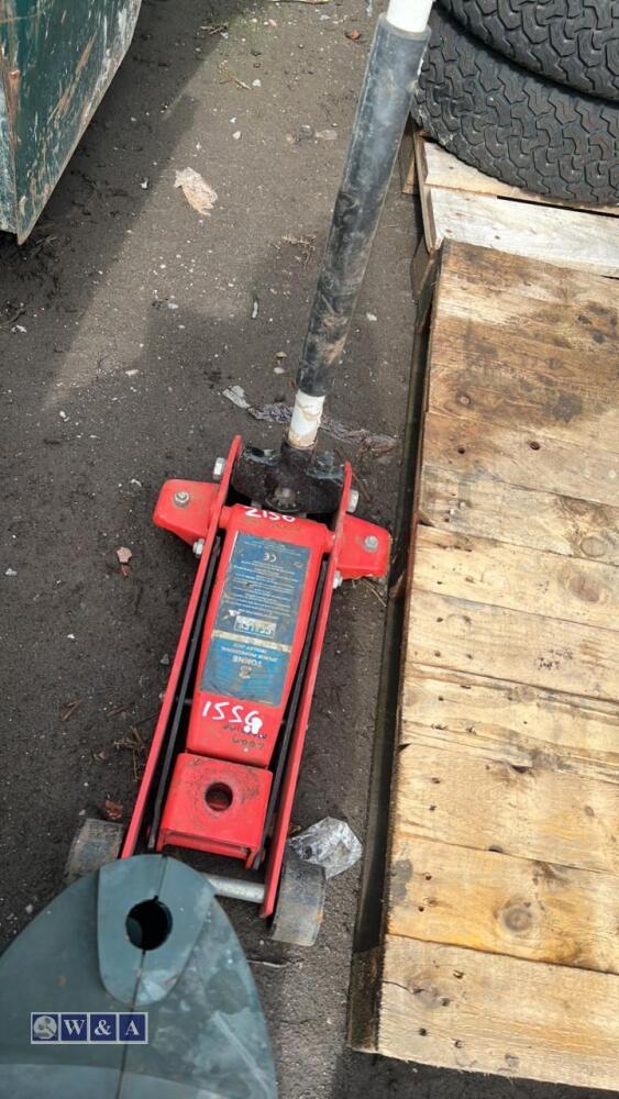 Trolley jack & retractable hose | Day 3 Carlton Timed Sale (Attachments ...
