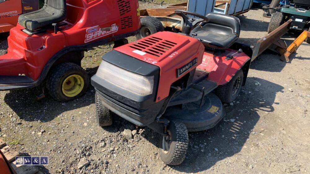 LAWNFLITE 604 petrol ride on mower | Day 1 Carlton LIVE SALE (internet ...