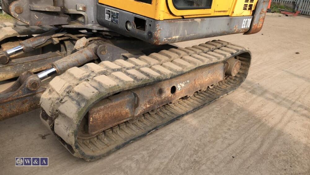 2002 VOLVO EC70 rubber tracked excavator (s/n 23316008) with bucket ...