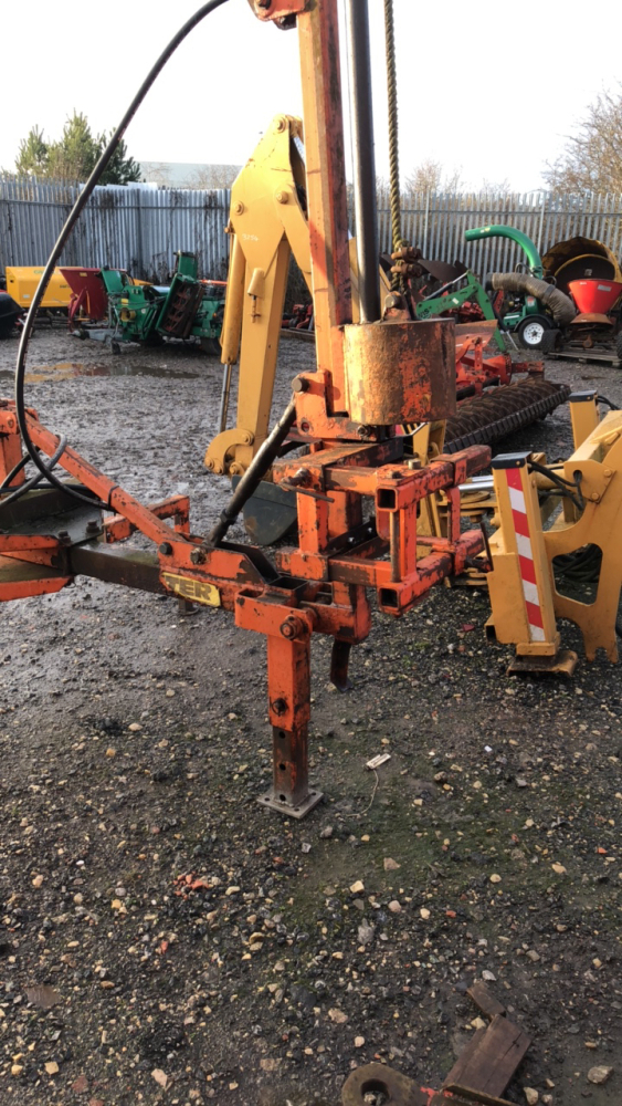 PARMITER hydraulic 3 point mounted post knocker | Day 1 Carlton LIVE ...