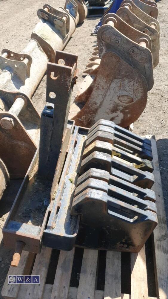 3 point linkage tractor front weight block (360kg) | Day 3 Carlton ...