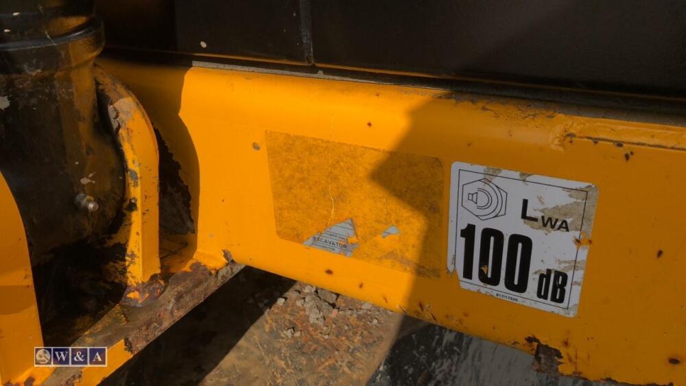 2013 JCB JS130 steel tracked excavator with bucket, piped & Q/hitch ...