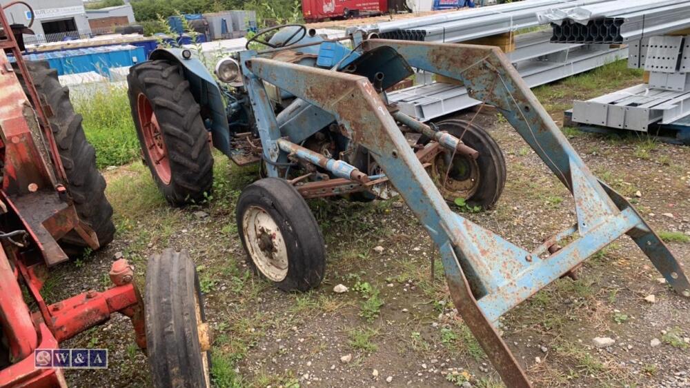 FORDSON DEXTER 2wd tractor c/w loader (All hour and odometer readings ...
