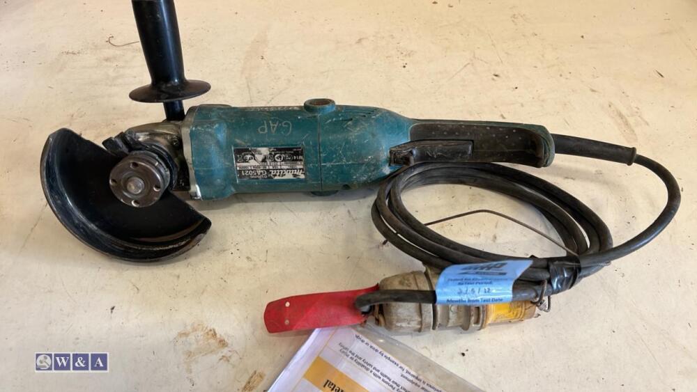 MAKITA 110v angle grinder (3351658) | Day 2 Carlton Timed Sale (Main ...
