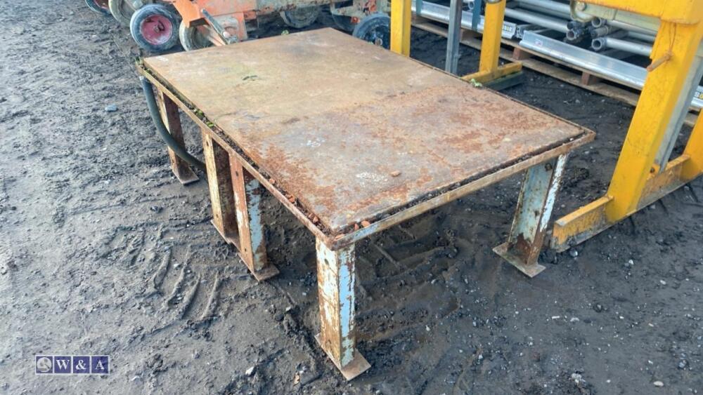 Heavy duty workshop bench c/w oil drain | Day 3 Carlton Timed Sale ...
