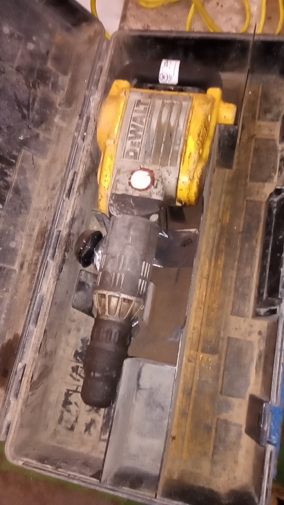 DEWALT 110v demolition breaker c/w case | Day 2 CARLTON SALE (Ending ...