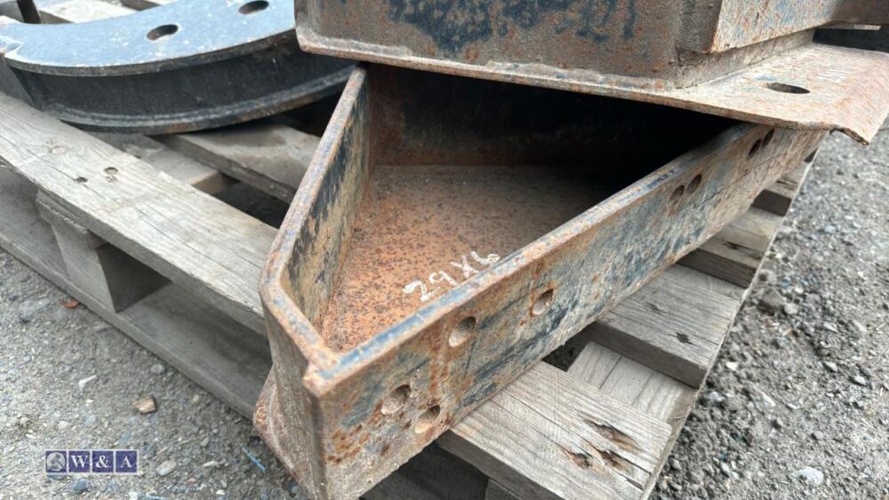 Pair of bolt / weld on telehandler brackets | Day 3 Carlton Timed Sale ...