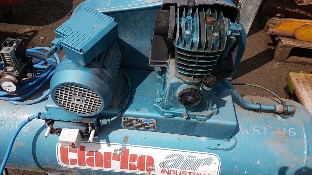 CLARKE 240v receiver mounted garage compressor | Day 3 Carlton Timed ...