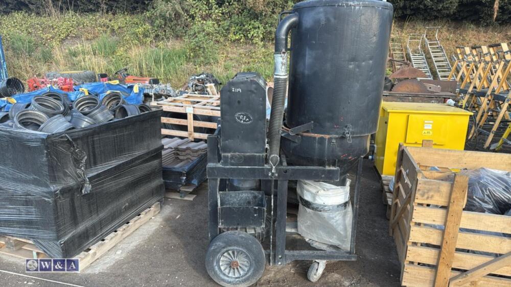 3-phase vaccum/dust extractor | Day 3 Carlton Timed Sale (Builders ...