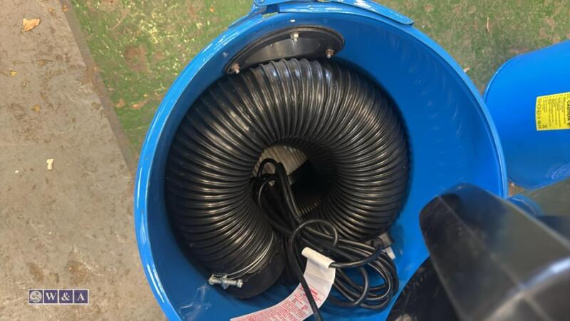 CLARKE dust extractor | Day 2 Carlton Timed Sale (Main Building ...